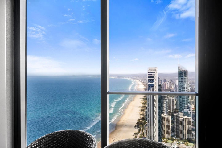 Gorgeous Oceanview 2b2b Beachfront Apartment In Surfers - Surfers Paradise