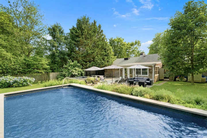 Southampton Pool Home Near Village - The Hamptons, NY