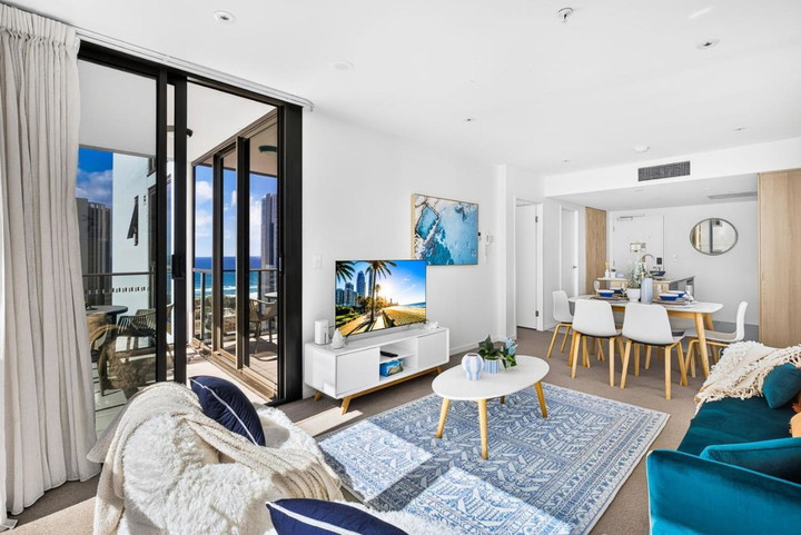Stunning And Spacious 2br Beach Apartment With Pool - Broadbeach
