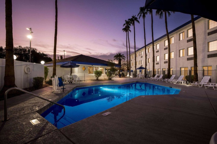 Days Inn & Suites By Wyndham Mesa Near Phoenix - Chandler, AZ