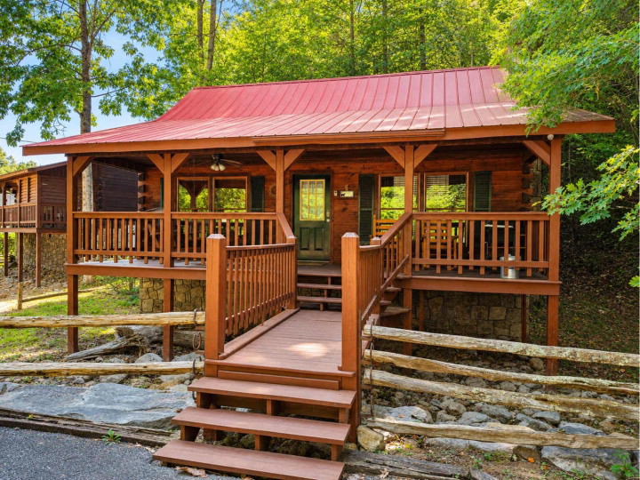 Charming Vacation Home Sleep 4 Private Footbridge - Pigeon Forge, TN