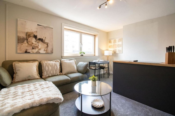 Modern 2-bed Apartment, Greenock - Gourock