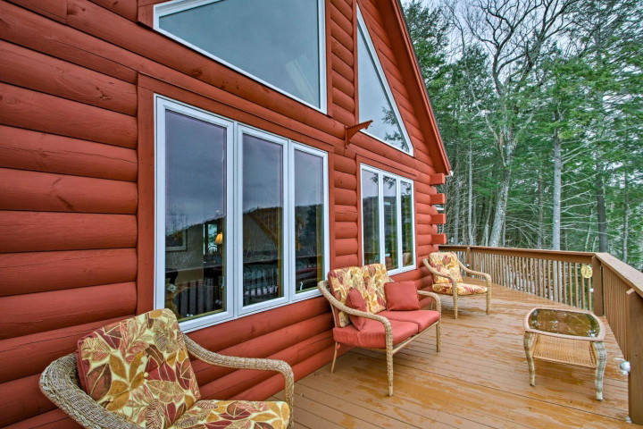 Spacious Gilford Retreat W/ Deck: 2 Mi To Skiing! - Gilford, NH