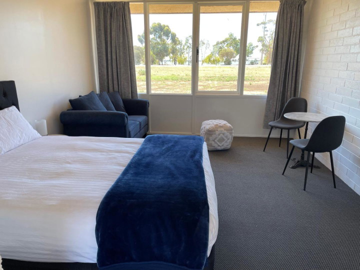 Happy Wanderer Motel Lake Boga On The Lake With Lake Views - 