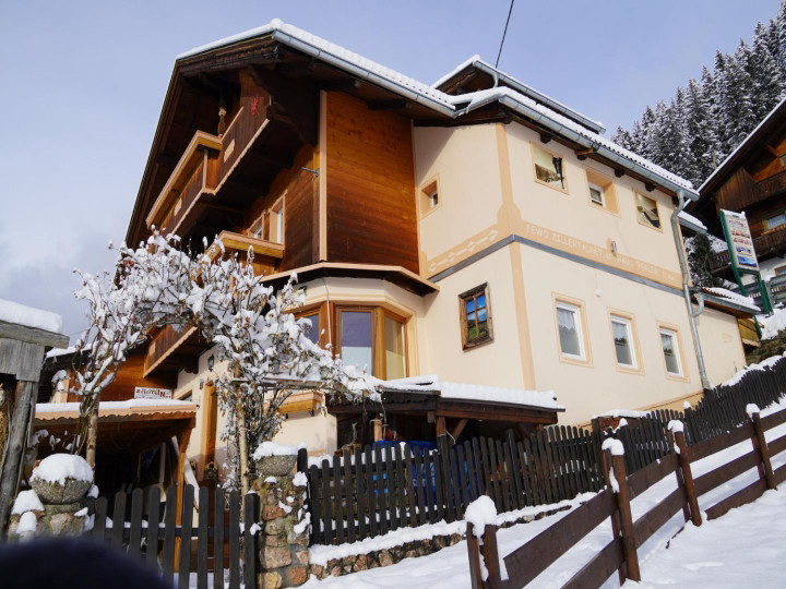 Apartment In Hippach With Mountain Views - Mayrhofen