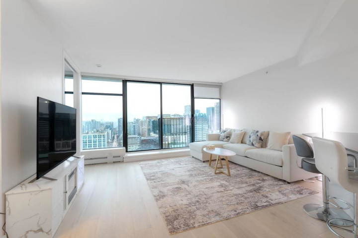 Luxury High Rise At Gastown Near Bc Place - Vancouver