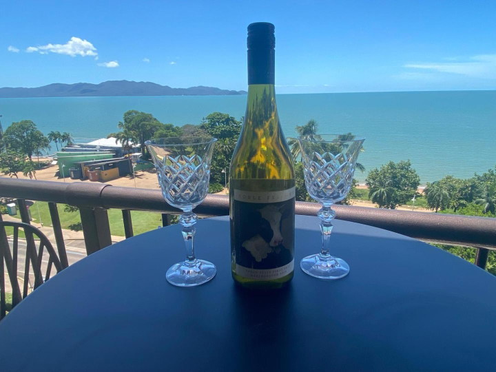 Absolute Strand Oceanfront & Views & Pool U601 - Townsville