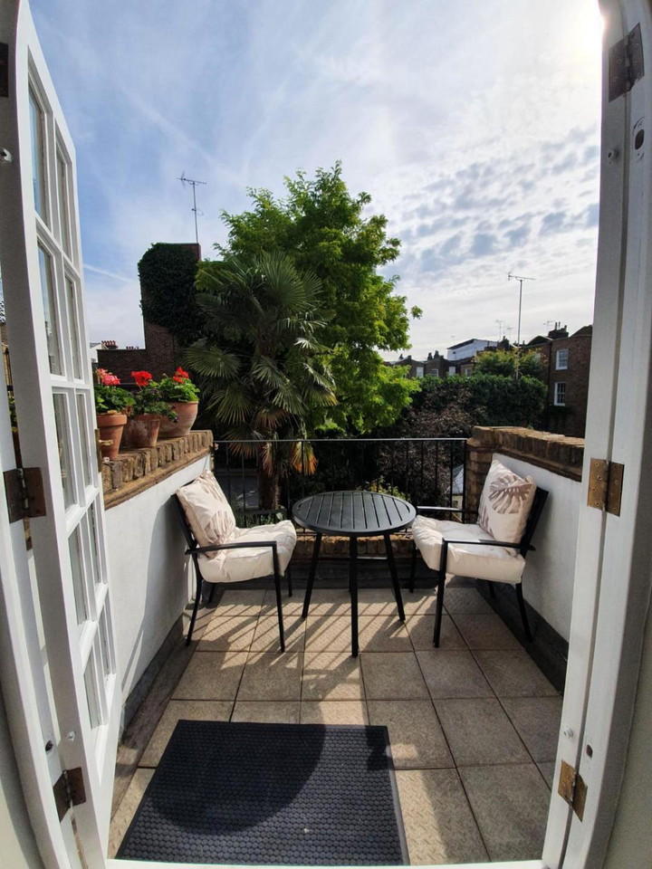 Lovely Large 1 Bed Renovated Flat W Balcony & 600mb Wifi - Brick Lane - London