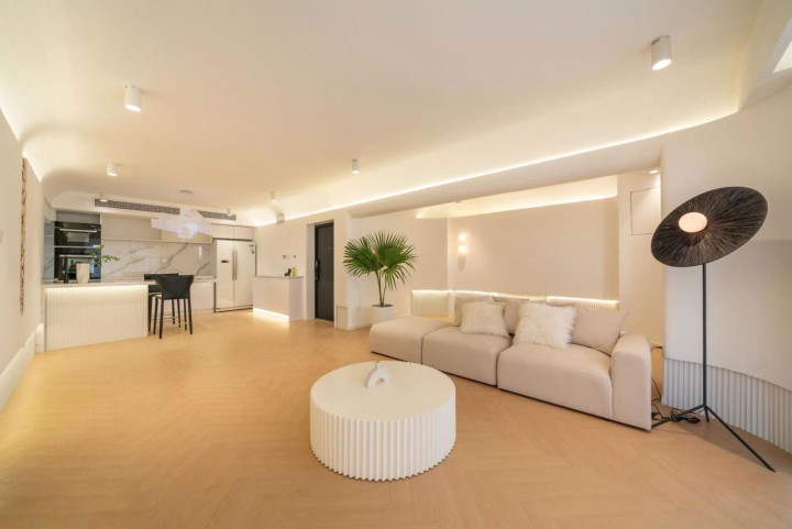 Pure Home-shanghai Core High-floor House, Large Area, Near Yuyuan Garden, The Bund People's Square,commanding Panoramic Night Of The Pearl Tower,enjoying The Stunning Views Of The Bund - Shanghai