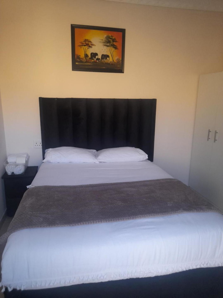 Suburban Inn Standard 4b - Durban