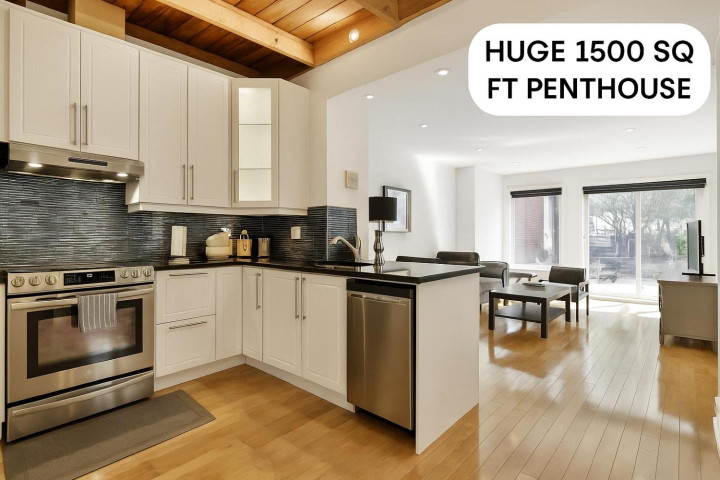 Stunning Full Apartments - Stocked Kitchens - Washer & Dryers - Workspace Provided - Fast Wifi - Located On The Famous St Denis Street - Near Metro Mont Royal - Brossard