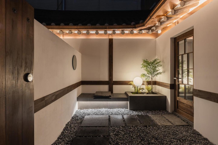 Luxury Hanok Stay Warm Hearth - East - Seoul