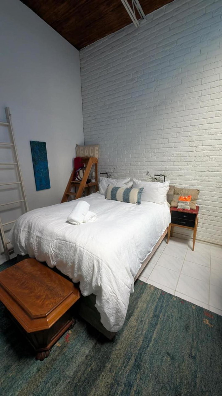 Room Available In A Light-filled Loft! - Lakeshore