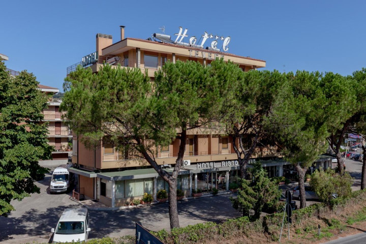Hotel Tevere Perugia - Перуджа