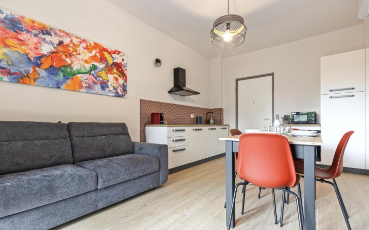 Bilocale Rosa Con Terrazzo 5 Minuti Dalla Stazione - Bérgamo
