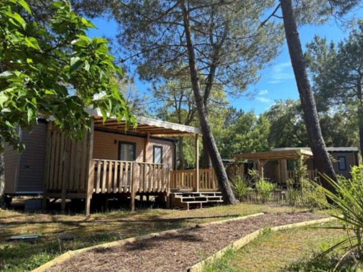 Mobil-home Prestige Avec Terrasse - 4 Personnes, 2 Chambres - Api-1-52-486 - Seignosse