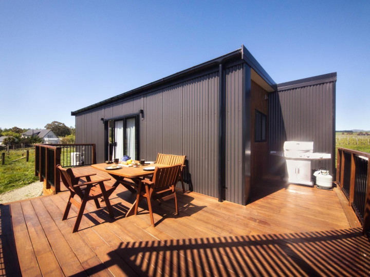 The Savvy Retreat - Vineyard Views - Martinborough
