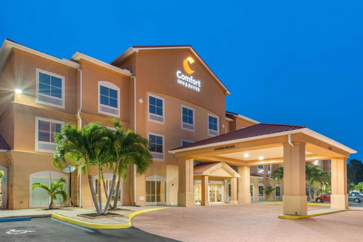 Comfort Inn & Suites Fort Myers Airport - Fort Myers, FL
