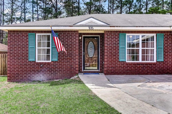 Ruby Red Reels- 15 Mins To Downtown - Savannah, GA