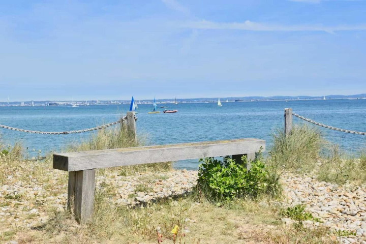 12a Solent Landing Direct Beach Access - Isle of Wight
