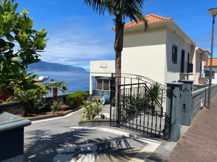 The Vista House - Madeira