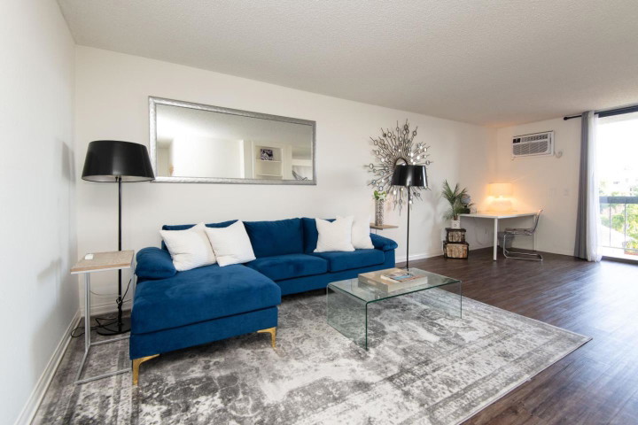 Skyline Views 1-bedroom With Balcony And Pool - West Hollywood, CA