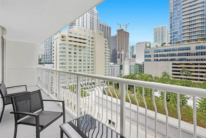 Deluxe 1 Br Suite With Pool, Parking, Balcony And Ocean Views - South Beach, FL