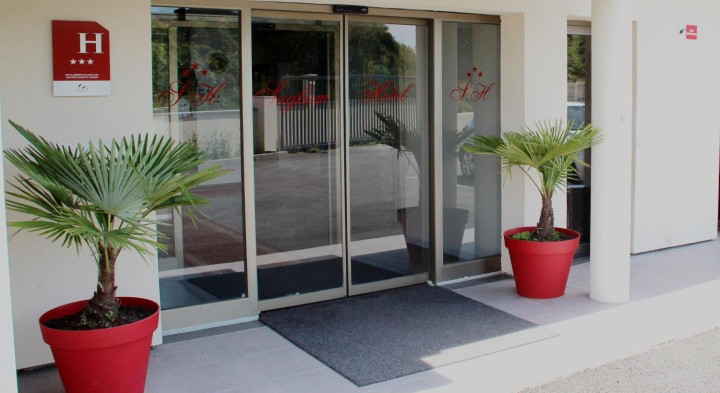 Saglam Hôtel - Plailly