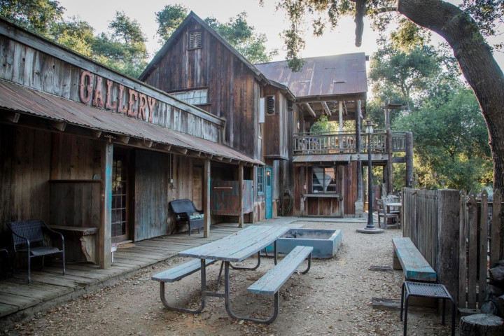 Historic Temecula Ranch Retreat - Sleeps 12 - 5 Acres Under Ancient Oaks - Temecula, CA