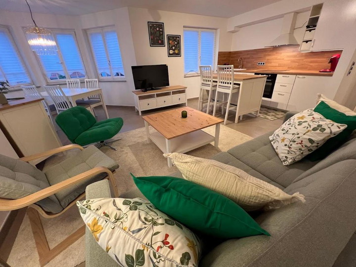 Großes Apartment 74m2 Mit Balkon & Parkplatz - Steakhouse Esmeralda - Bad Waldsee