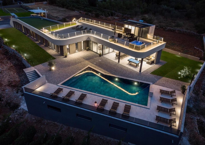 Luxury Villa Madre With 5 En-suite Bedrooms, Heated 72sqm Mineral Pool, Whirlpool, Outdoor Gym, Playground - Imotski