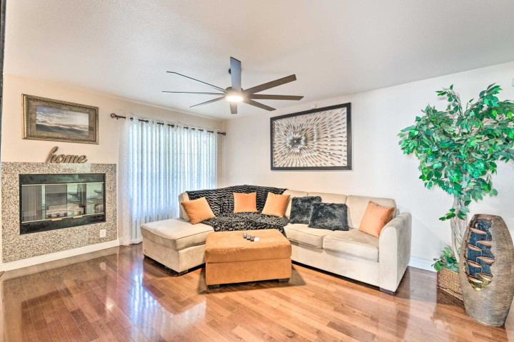 Walkable Location! Las Vegas Apt: 11 Mi To Strip - Las Vegas