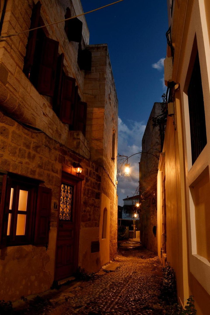 The Three Story Old Town House - Rodosz