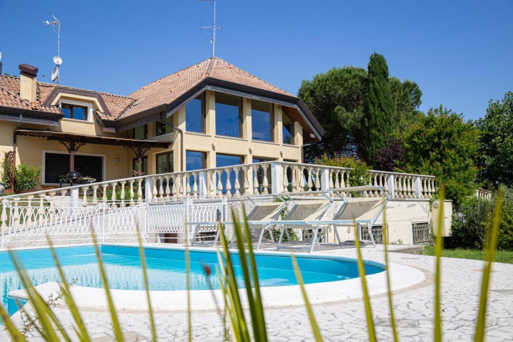Villa Rolls - Porzione Di Villa Con Piscina,giardino E Parcheggi - Cattolica