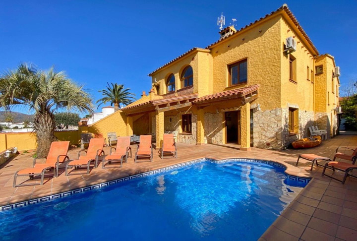 Ampuriahome Villa Hosting 15, Pool & Mooring - Empuriabrava