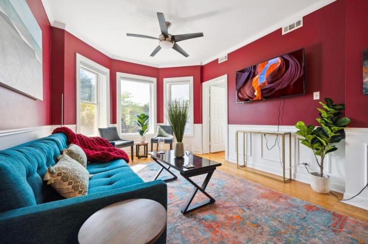 Wrigley 2br, 1ba With Free Parking - Evanston, IL
