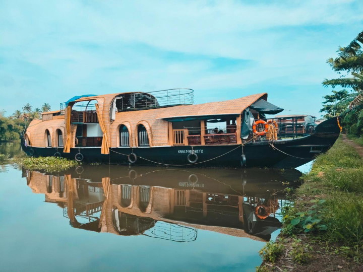 Kalappura Houseboats & Tours - Alappuzha