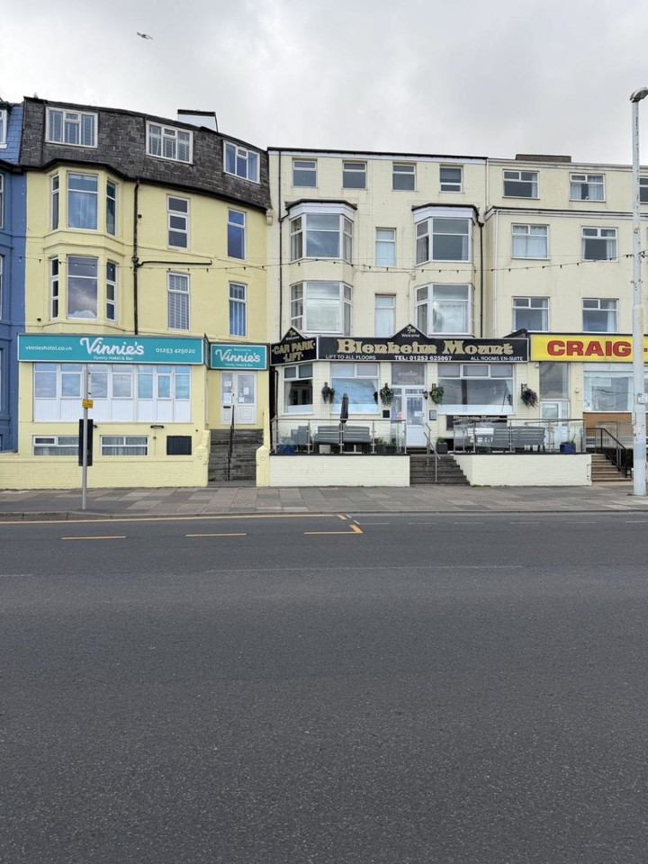 Vinnie's Family Hotel - Lytham St Annes