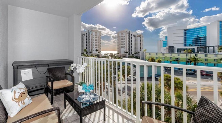 Coastal Retreat I Unbeatable Location I Sleeps 8 - Dunedin, FL
