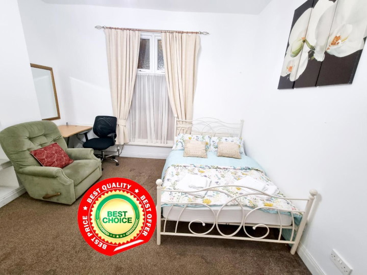 Spacious Apartment Near Rochdale Centre Train Tram Bus Free Parking Fast Wi-fi - Oldham