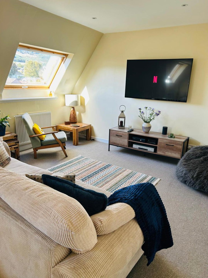 Four Seasons B&b, Ground Floor Room, Private Bathroom,3rd Floor Loft Living Area & Continental Breakfast - Pitlochry