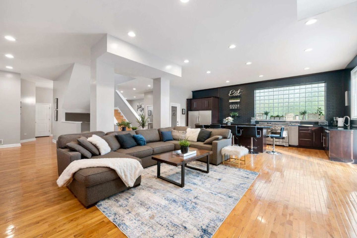 Spacious Luxury Retreat 8 Bed Oasis With 6 Baths - Oak Park, IL
