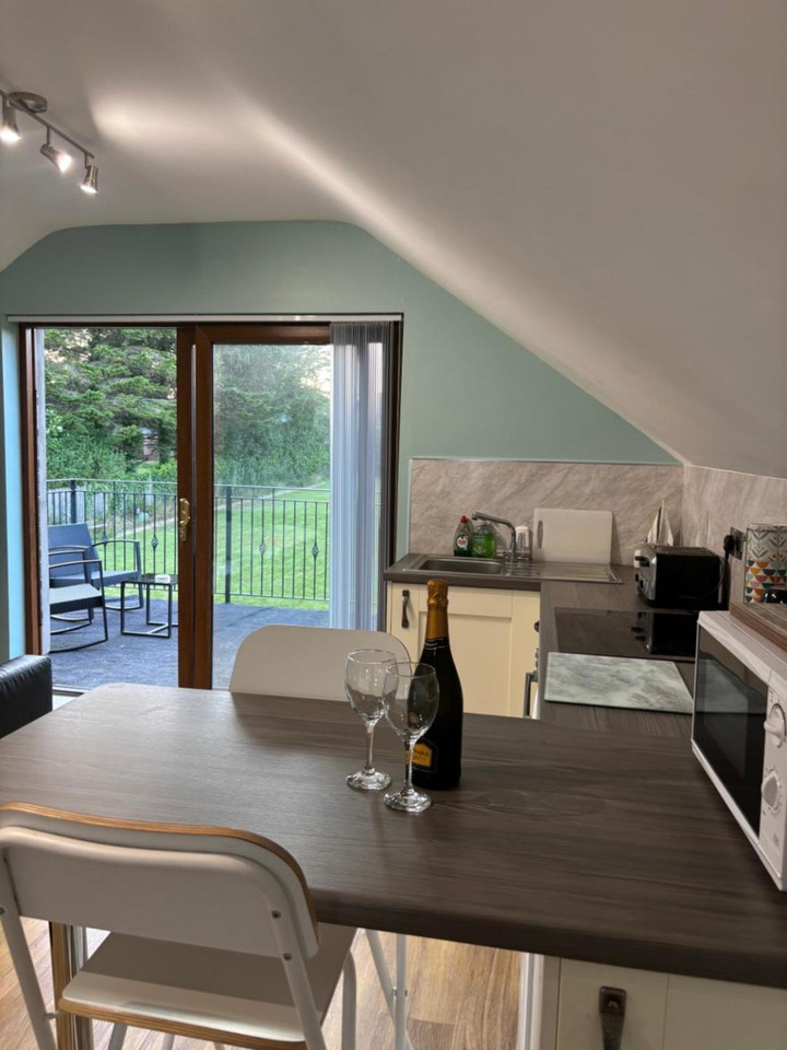 Private First Floor Guest Suite With Balcony - Ballycastle