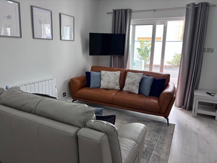 2 Bed Apartment Ballycastle Seconds To Seafront - Ballycastle