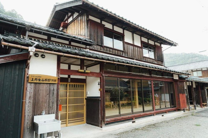 上丹生"かみにゅう"山根邸別館フルリノベーション古民家一棟貸切16名まで - Shiga
