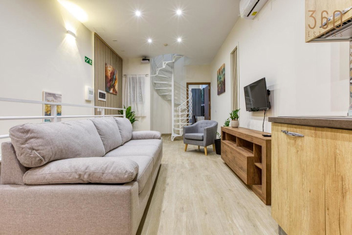 Authentic & Spacious 3br Home With Private Terrace By 360 Estates - Malta