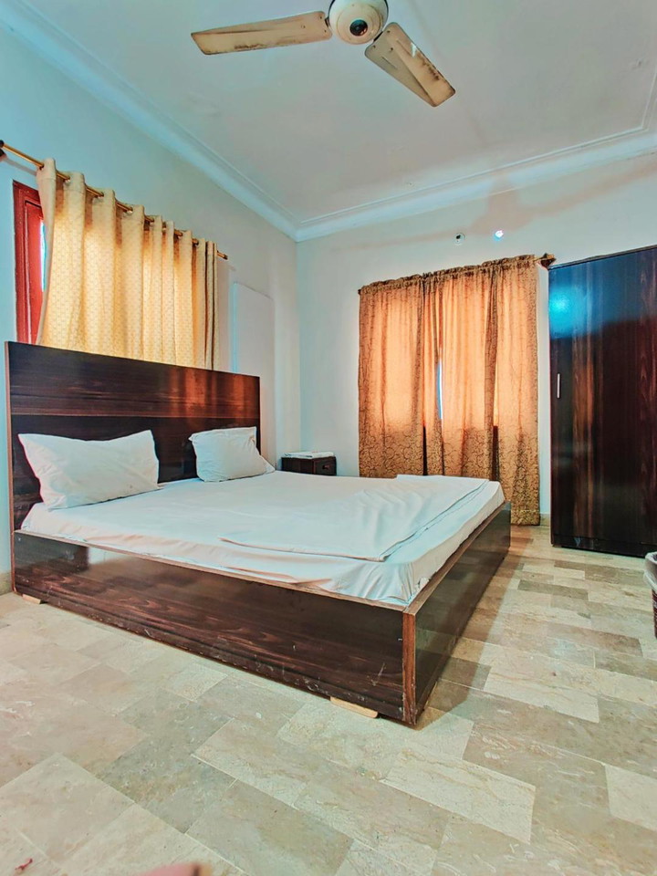 Bed & Rest Near Airport - Karachi