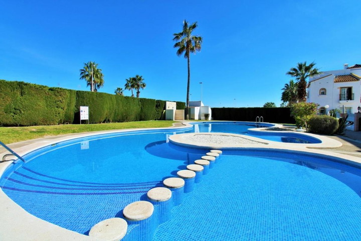2 Bedroom Ground Floor Corner Bungalow With A Big Garden - San Miguel de Salinas