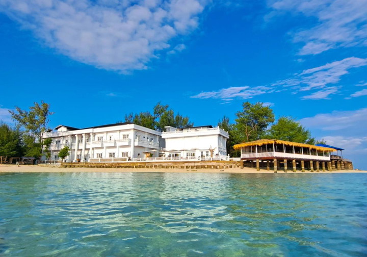 Gili Beachfront Suites - Gili Islands