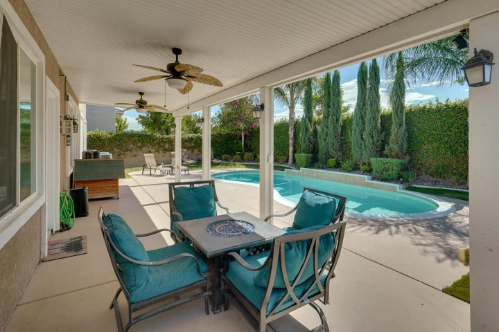 Sun-soaked Luxurious Home W/ Pool & Home Gym - Ontario, CA